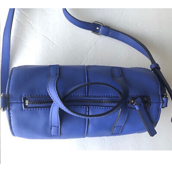 Simply Vera Vera Wang | Bags | Simply Vera Wang Blue Round Cylinder ...